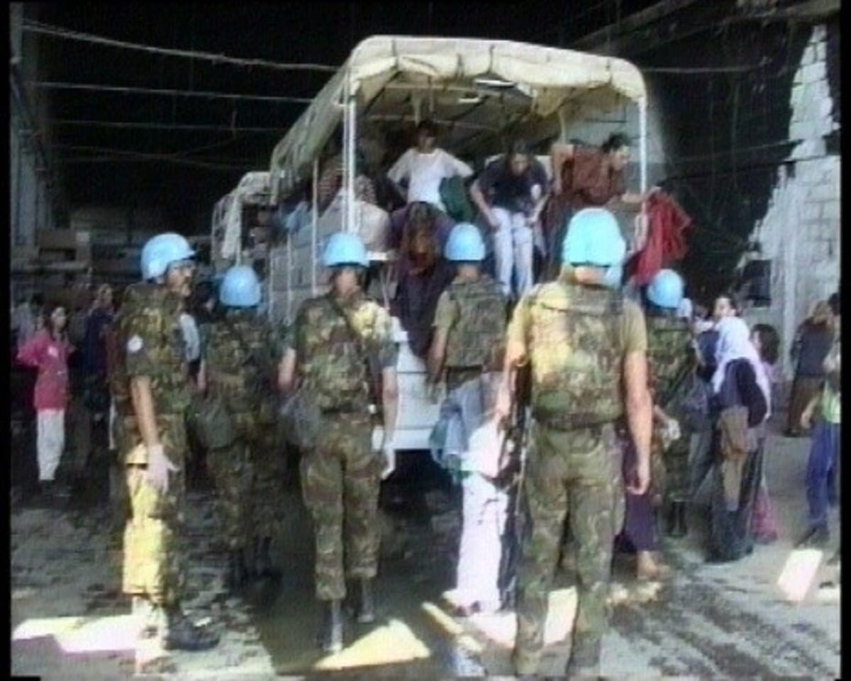 Heeft dutchbat wel voldoende gedaan om de enclave srebrenica te ...